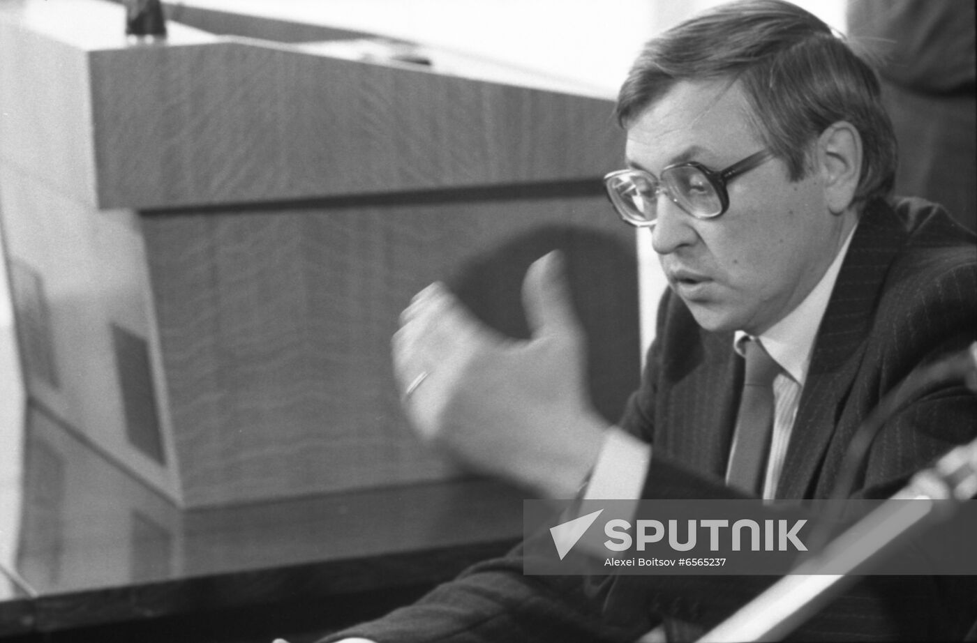 Psychic Nikolai Levashov's Traditional Medicine Foundation | Sputnik ...