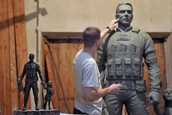 Russia Ukraine Military Operation Heroes Monument | Sputnik Mediabank