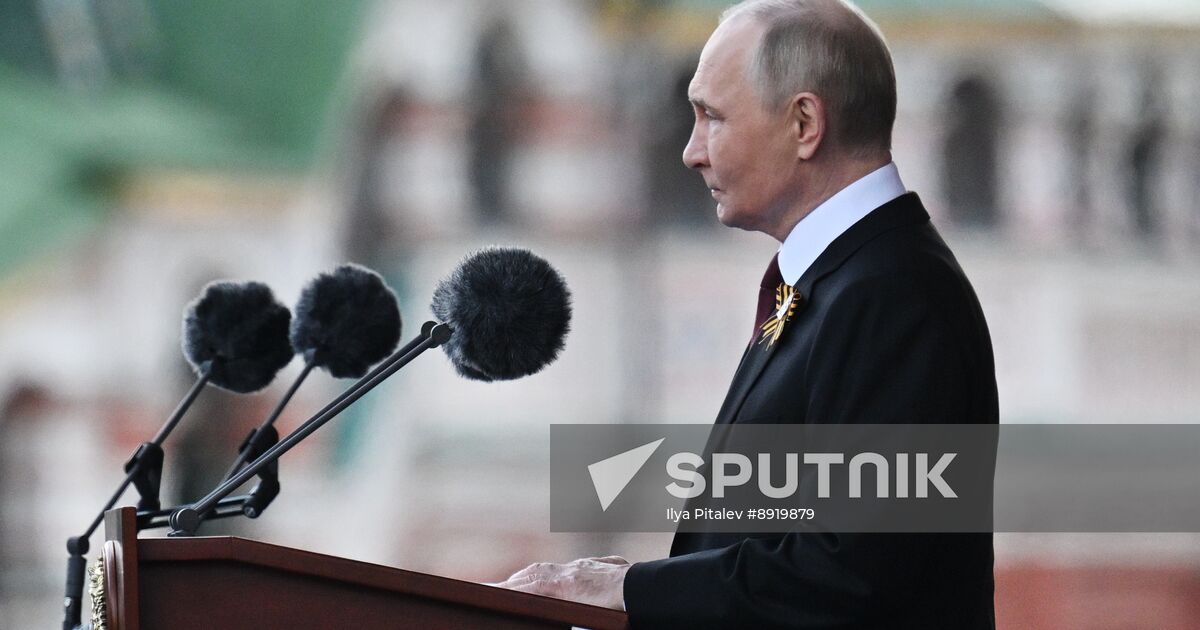 President of Russia Vladimir Putin and foreign leaders at military ...